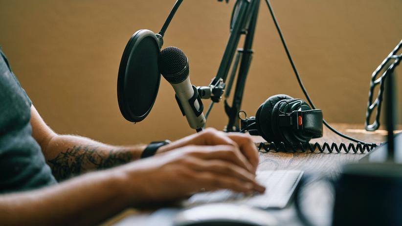 Radiomoderator: "Mir hören morgens 40.000 Menschen zu" | ZEIT Arbeit