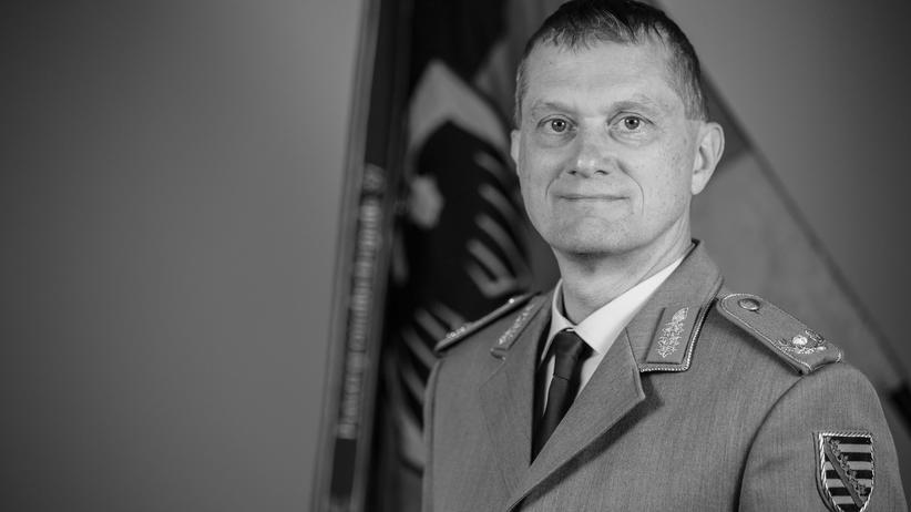 Bundeswehr: Führung der Feldjäger an neuen Kommandeur übergeben | ZEIT ...