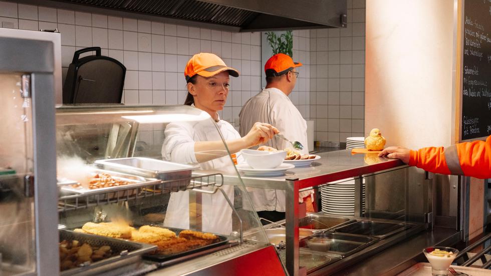 BSR-Kantine: Erst Kreuzberg kehren, dann edel essen | ZEIT Arbeit