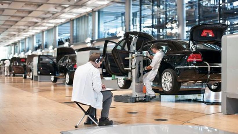 Gläserne Manufaktur: Autobau im Wohnzimmer | ZEIT ONLINE