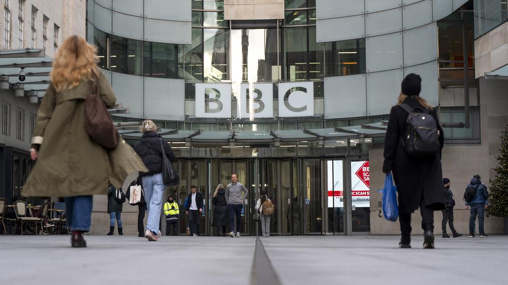 Großbritannien: BBC kündigt wegen Sparprogramm Abbau von 550 Stellen an ...