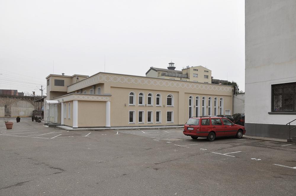 Moscheen in Deutschland: Beten zwischen Autoreifen und Mülltonnen | DIE ...