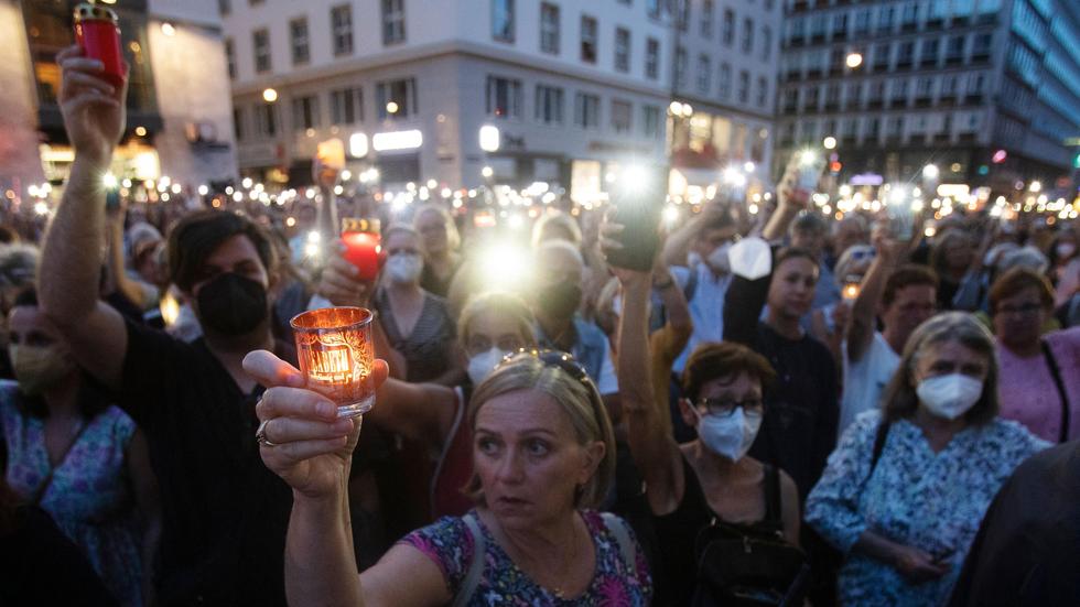 Österreich: Tausende Menschen gedenken toter Ärztin | ZEIT ONLINE