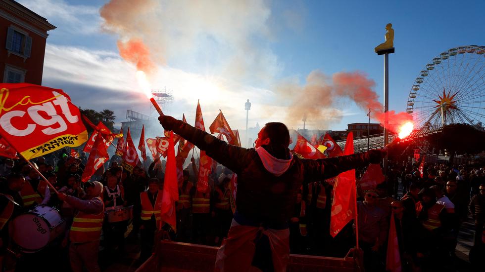 Emmanuel Macron: Hunderttausende zu Antirentenreform-Demos in ...