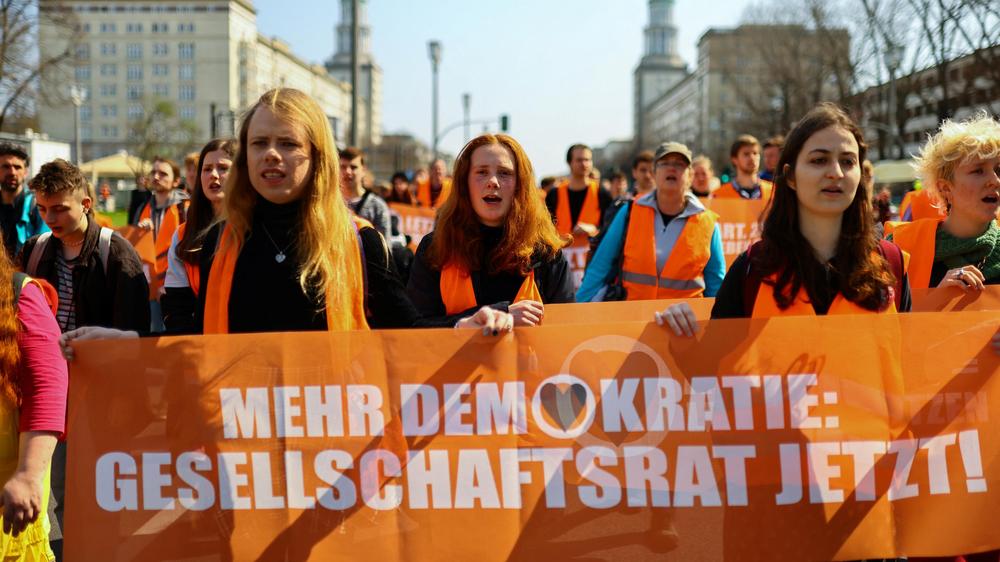 Letzte Generation: Klimaaktivisten kündigen bundesweite Proteste an ...