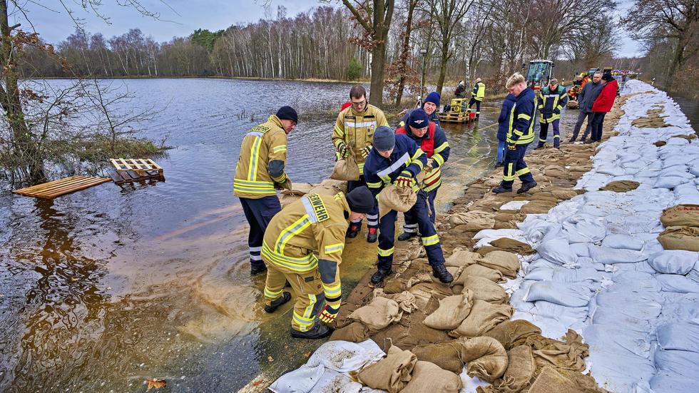 Hochwasser in Deutschland: Hochwasserlage bleibt angespannt, Oldenburg ...