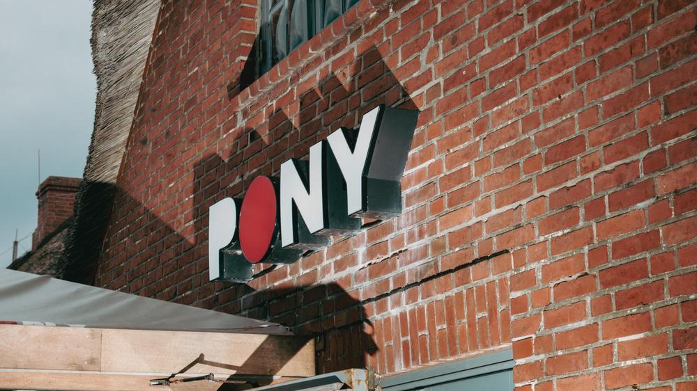 Pony-Club: Betreiber des Pony-Clubs erhalten Morddrohungen | DIE ZEIT