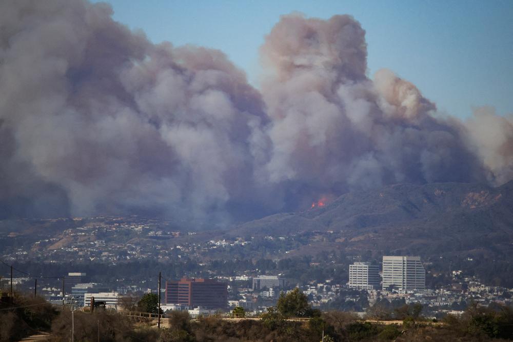 Los Angeles: Weiterer Brand in den Hollywood Hills, 130.000 Menschen ...