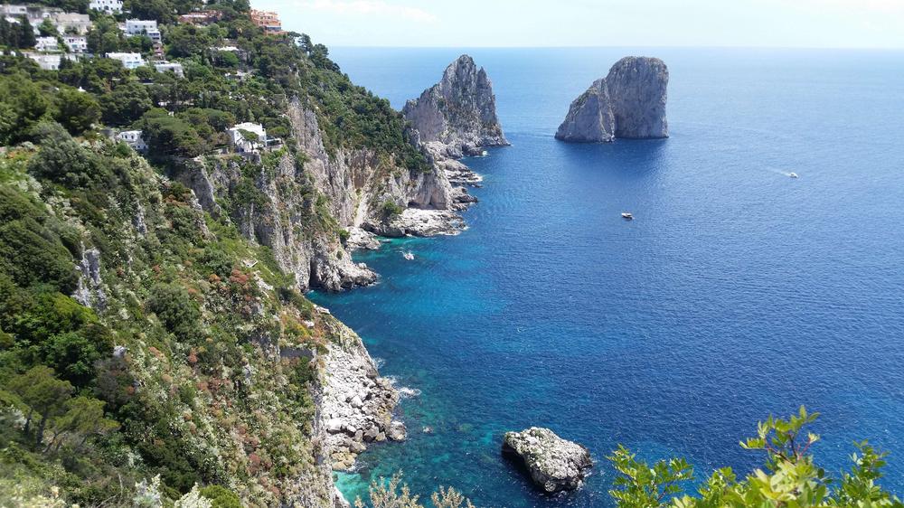 Massentourismus: Mittelmeerinsel Capri führt Obergrenze für ...