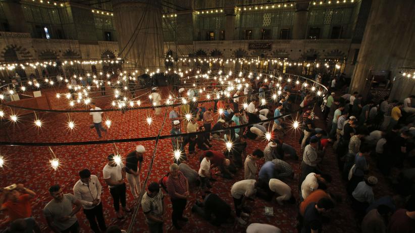 Islam: Muslime beginnen Ramadan | ZEIT ONLINE