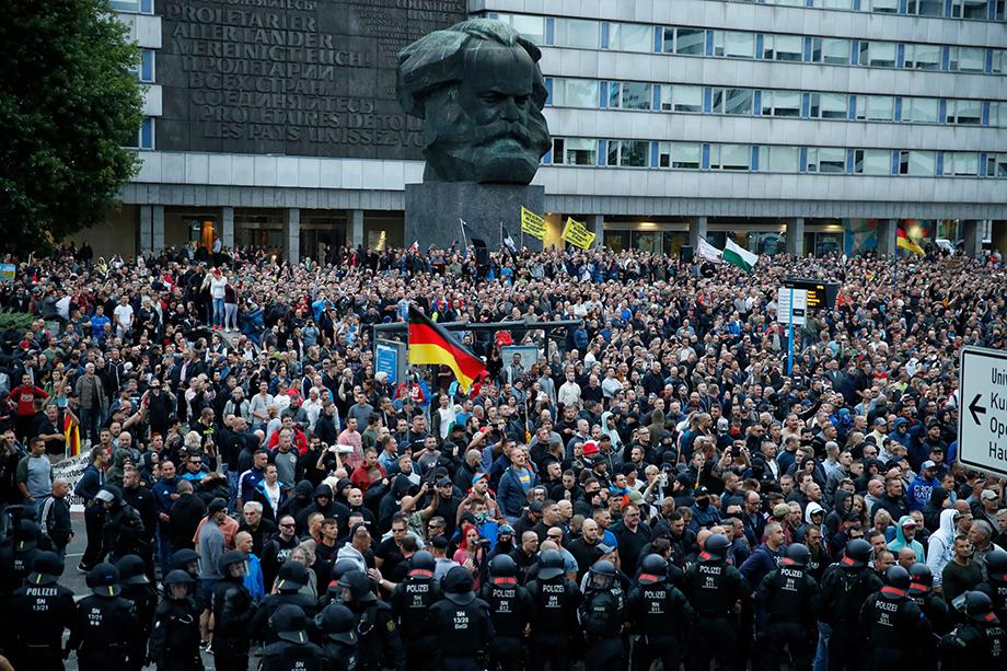 Demonstrationen: Verletzte bei rechten Protesten in Chemnitz | ZEIT ONLINE