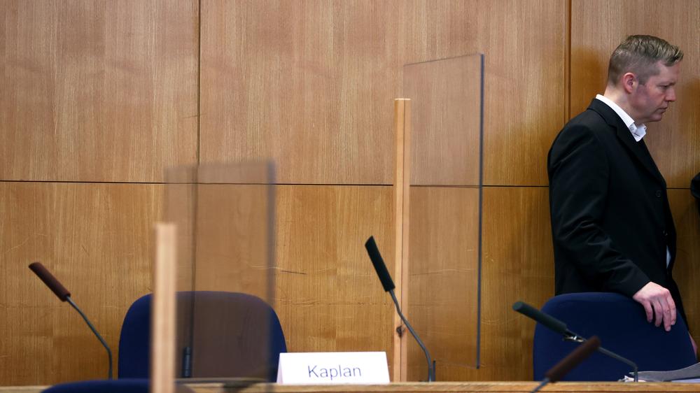 Rechtsextremismus: Lübcke-Prozess wegen Corona-Verdachts vertagt | ZEIT ONLINE