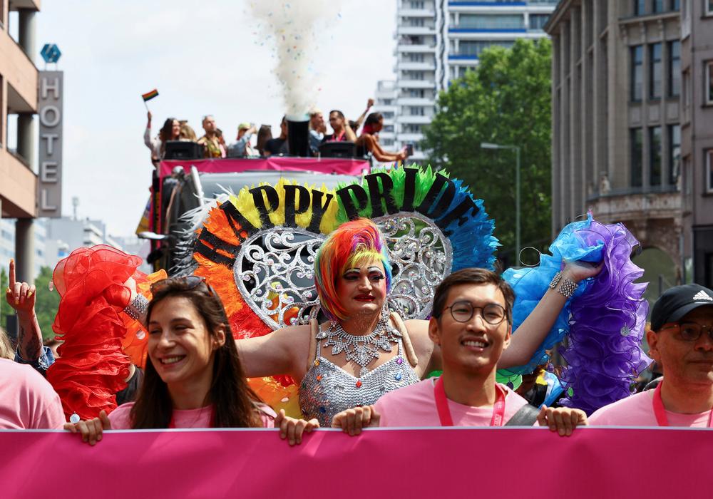 Christopher Street Day: Konfettiregen für Liebe und Toleranz | DIE ZEIT