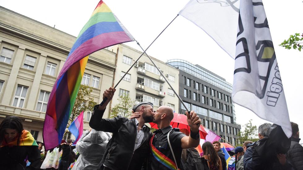 Serbien: Europride in Belgrad findet trotz Verbot statt | ZEIT ONLINE