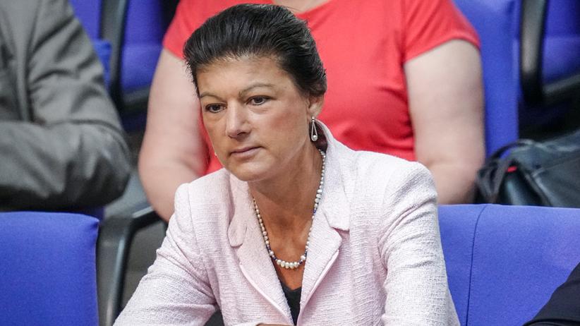 Verfassungsschutz: AfD Sachsen-Anhalt als gesichert rechtsextremistisch ...