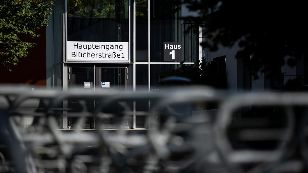 Karlsruhe: Bundesanwaltschaft übernimmt Ermittlungen nach Messerangriff in Essen | DIE ZEIT