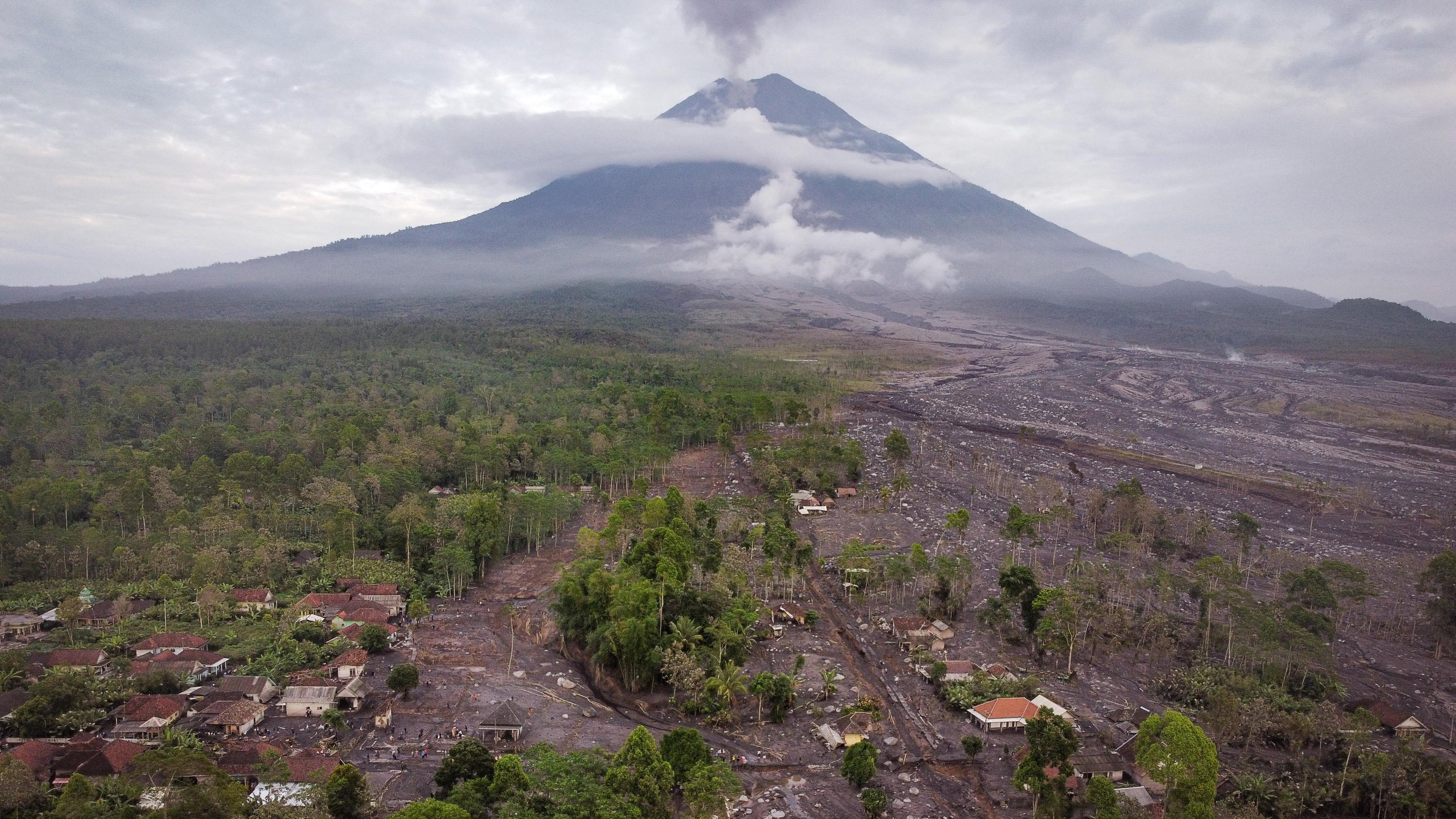 Indonesien: Hunderte fliehen aus dem Semeru-Vulkan auf Java in Sicherheit