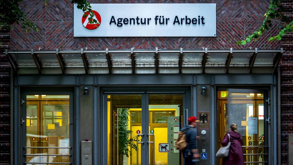 Jobcenter Bremen: Jobcenter-Chef wird wegen hoher Kosten für ...