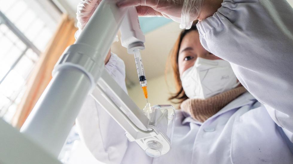 Coronavirus: China lässt ersten mRNA-Impfstoff gegen Covid-19 zu | ZEIT ...
