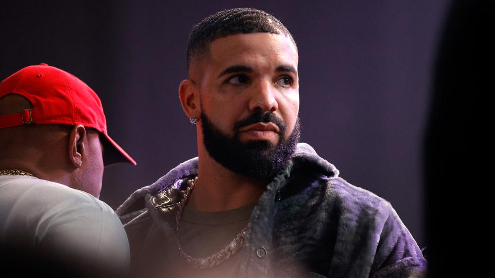 "Not Like Us": Drake verklagt Universal Music wegen Diss-Tracks von ...