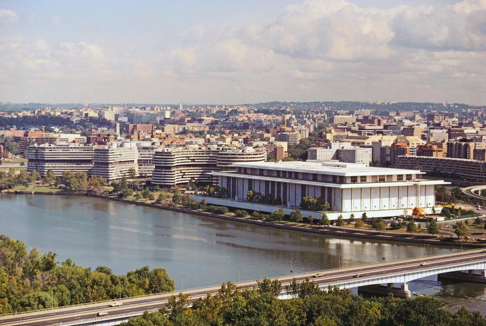 Kennedy Center: Ein lang gezogenes Buhen gegen J. D. und Usha Vance ...