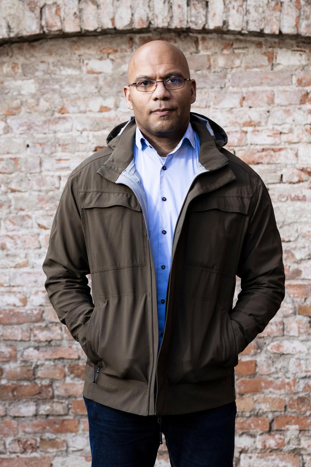 "Sam – ein Sachse": Der Ton ist ernst, das Tempo langsam | DIE ZEIT