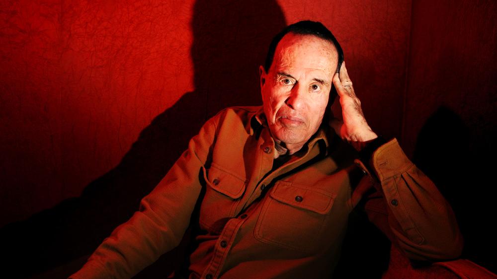 Pionier des queeren Kinos: Filmemacher und Autor Kenneth Anger stirbt mit 96 Jahren | DIE ZEIT