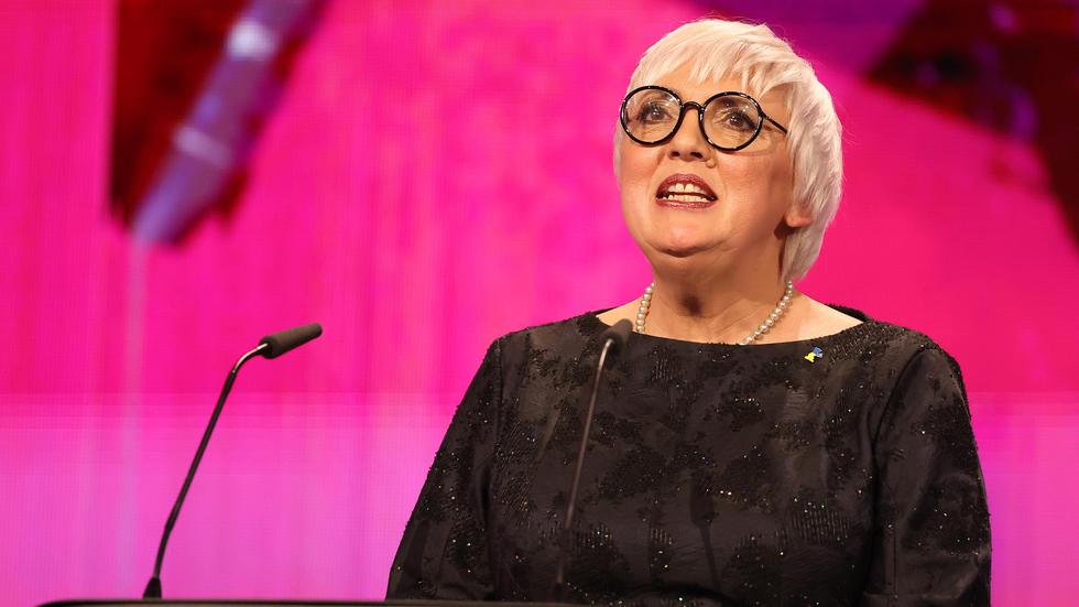 Filmfestival: Internationale Filmschaffende kritisieren Claudia Roth ...