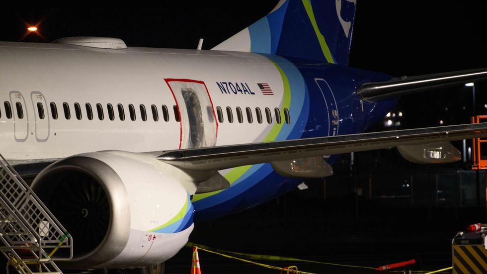 Boeing 737 Max 9: US-Luftfahrtbehörde leitet Untersuchung bei Boeing ...