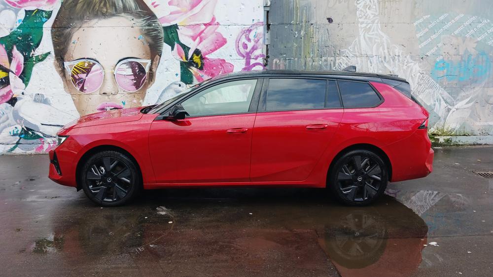 Opel Astra Electric: So fährt sich der erste deutsche Elektrokombi ...