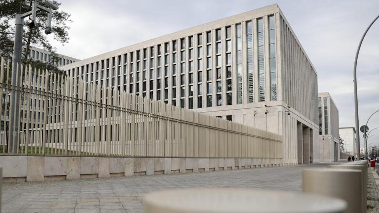 Berlin statt Pullach: Merkel eröffnet offiziell neue BND-Zentrale ...