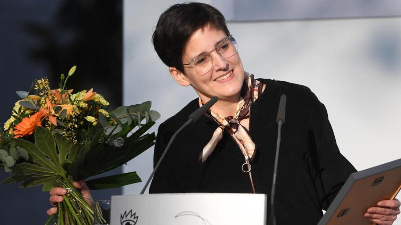 Schäfchen im Trockenen: Anke Stellings Wutbuch gewinnt Leipziger ...