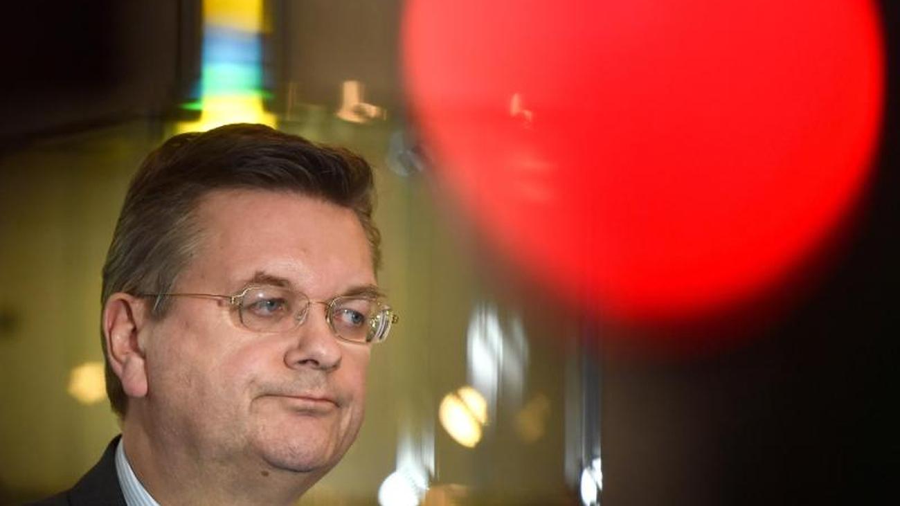 Neuer DFB-Präsident: Grindel-Rücktritt: Erst Strukturreform, dann ...