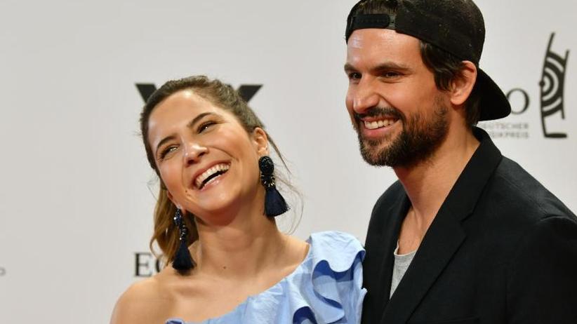 Baby-News bei Schauspielerpaar: Tom Beck und Chryssanthi Kavazi freuen ...