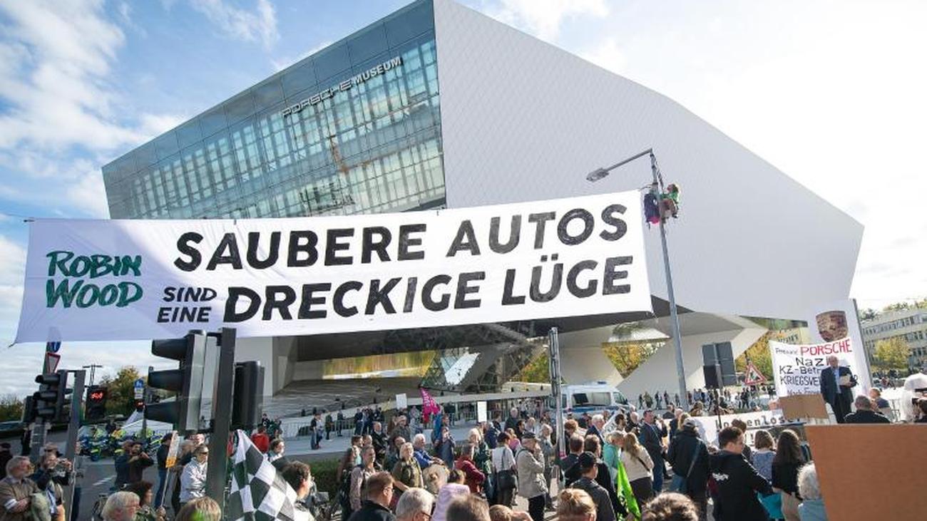 Protest vor Tagungsort: Porsche-Chef: Auto-Spitzentreffen muss klare ...