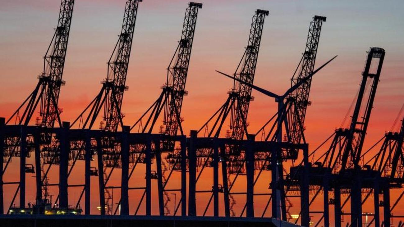 Folgen der Corona-Krise: Exporteinbruch von historischem Ausmaß | ZEIT ...