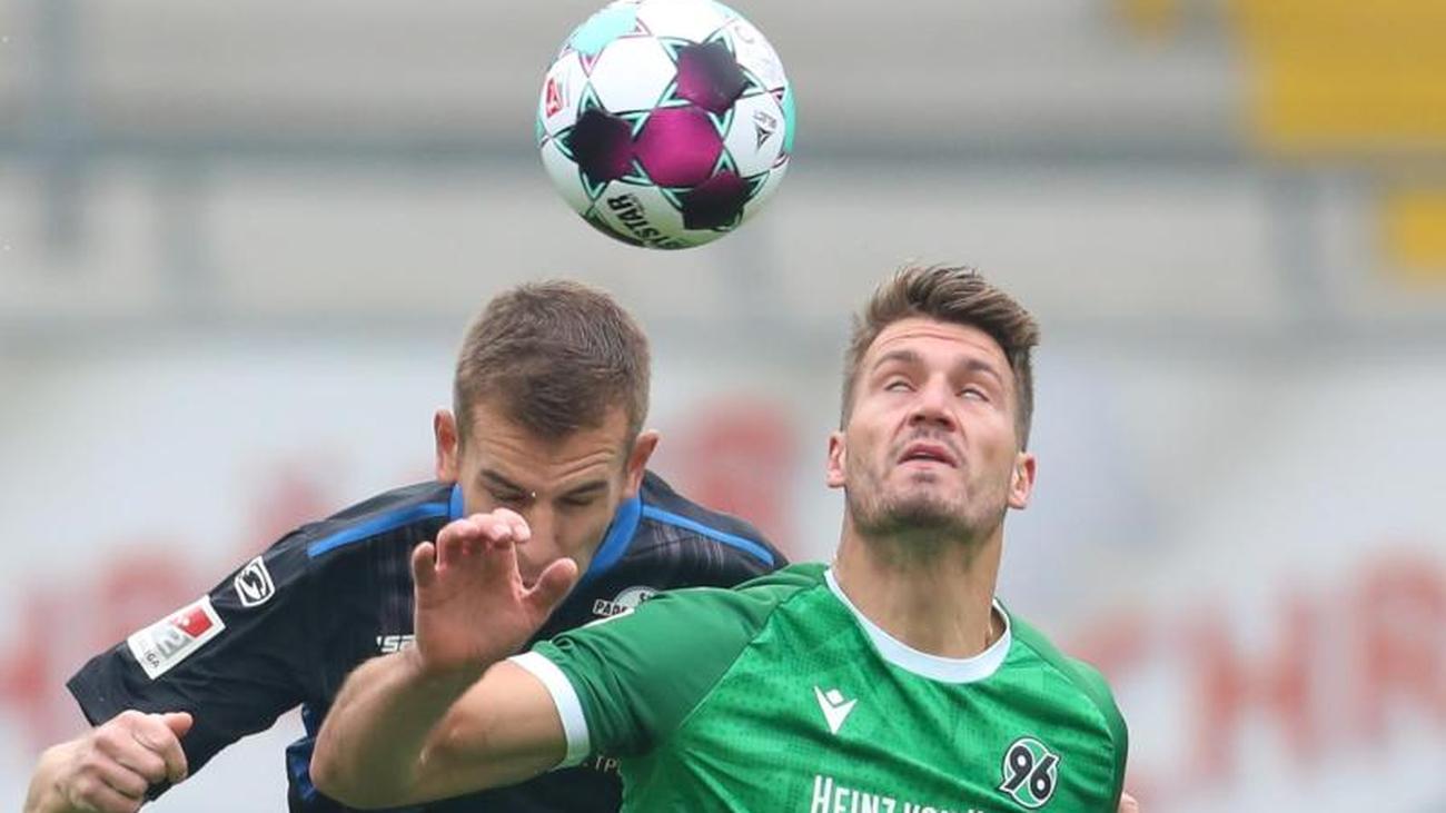 Fußball: Bundesliga-Absteiger klar besser: Paderborn schlägt Hannover | ZEIT ONLINE