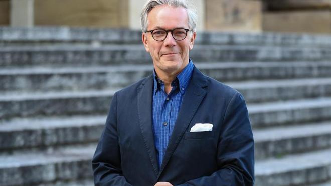 Bundesregierung: Intendant Hendriks wirft Politik Corona-Symbolpolitik ...