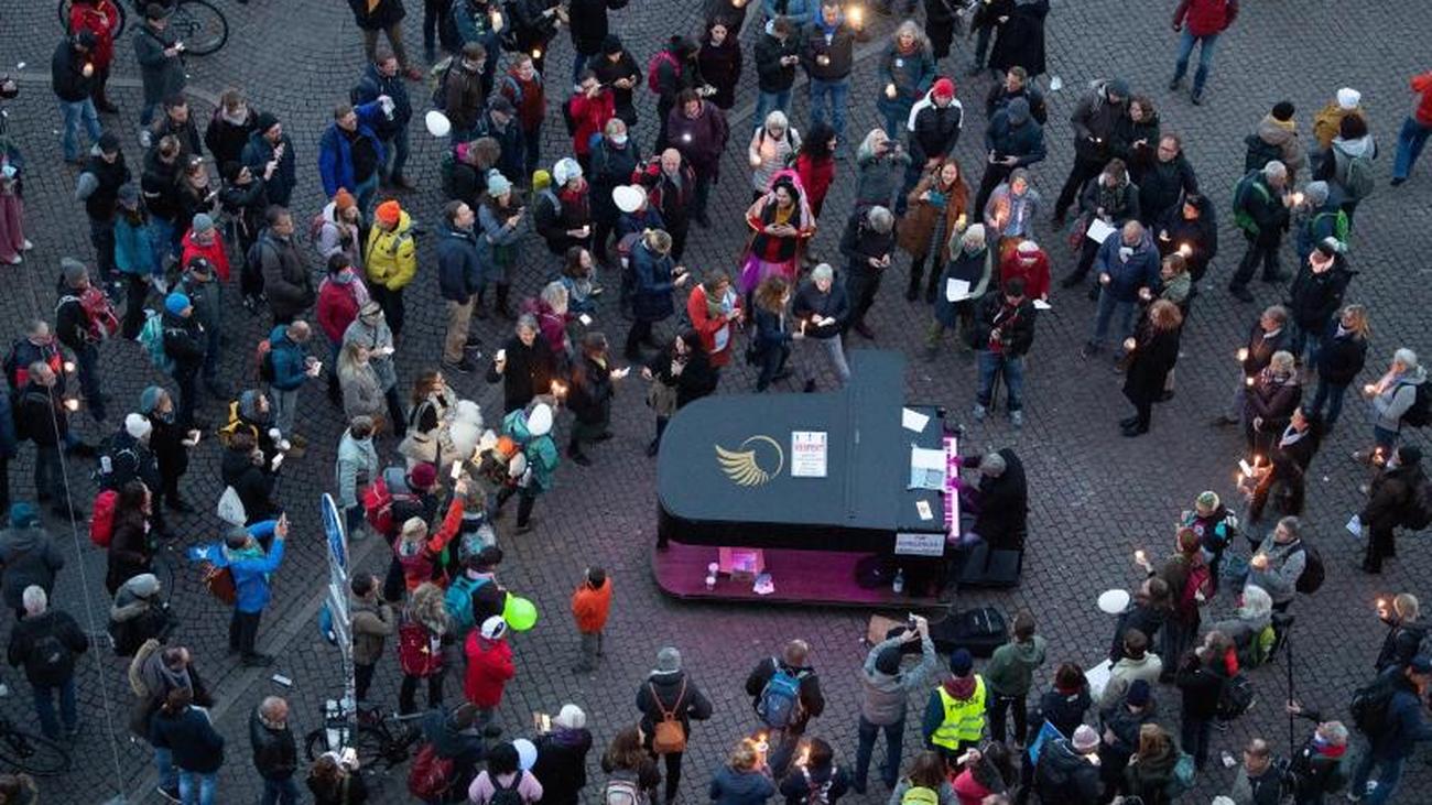 Demonstrationen: 500 Menschen zu Demonstrationen: 500 Menschen zu