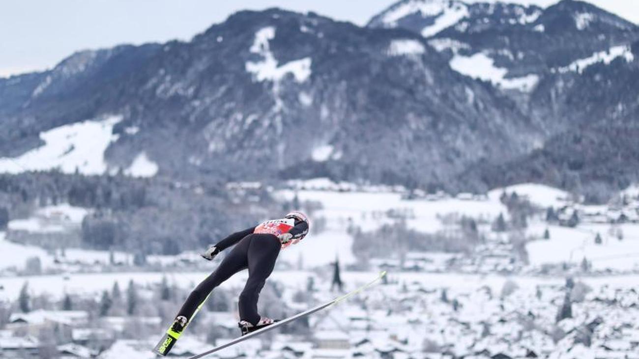 Skispringen: Skispringer Geiger bei Tournee-Auftakt auf Siegkurs | DIE ZEIT