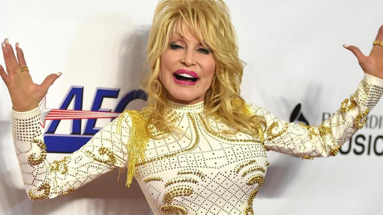 Graphic Novel: "Female Force": Dolly Parton bekommt eigenen Comic | DIE ...