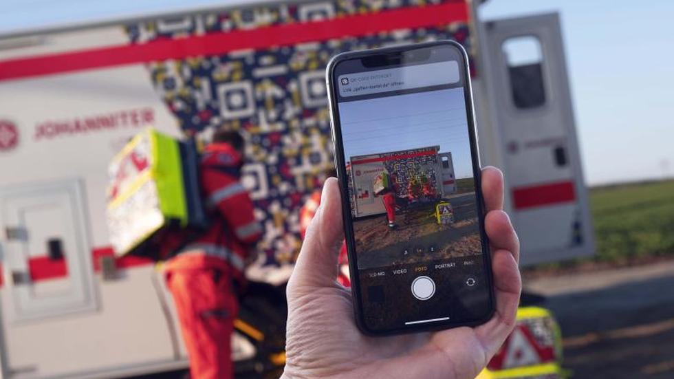 Notfälle: QR-Code an Rettungswagen soll Unfall-"Gaffer" abschrecken | ZEIT ONLINE