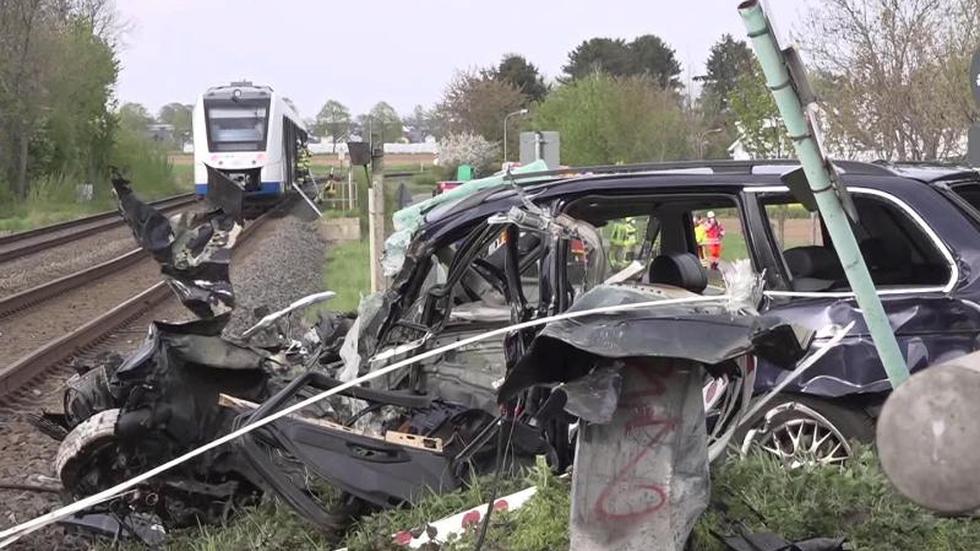 Unfälle: Auf Flucht vor der Polizei mit Zug kollidiert | ZEIT ONLINE