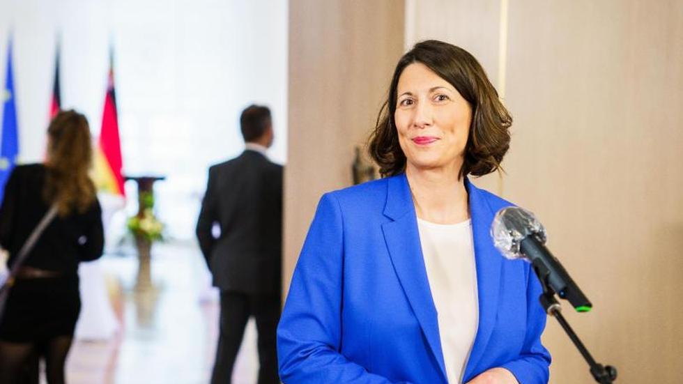 Parteien: Schmitt: Gutes Verhältnis im Frauen-Trio an der Spitze | ZEIT ...