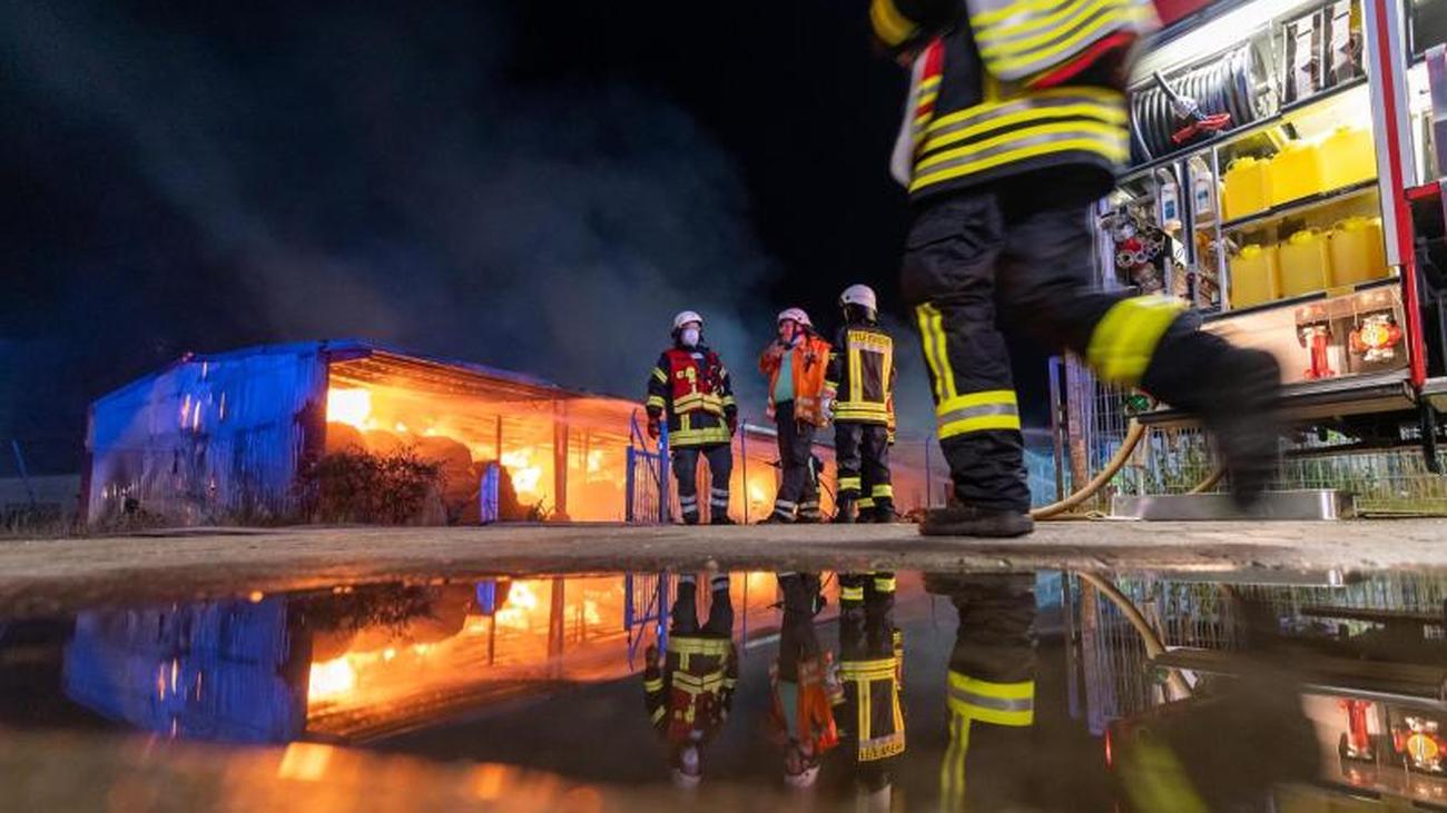 Brände: Lagerhalle in Melbeck abgebrannt: über 100.000 Euro Schaden | ZEIT ONLINE