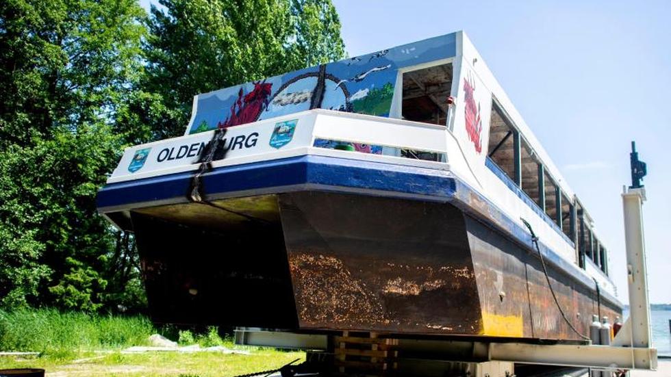 Schifffahrt: Geteilt und über Land: Die letzte Fahrt der "MS Oldenburg ...