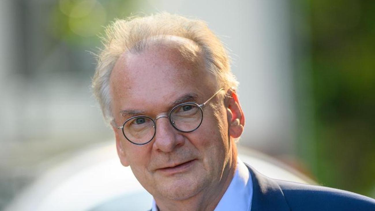 Geschichte: Haseloff würdigt Landeszentrale für politische Bildung ...