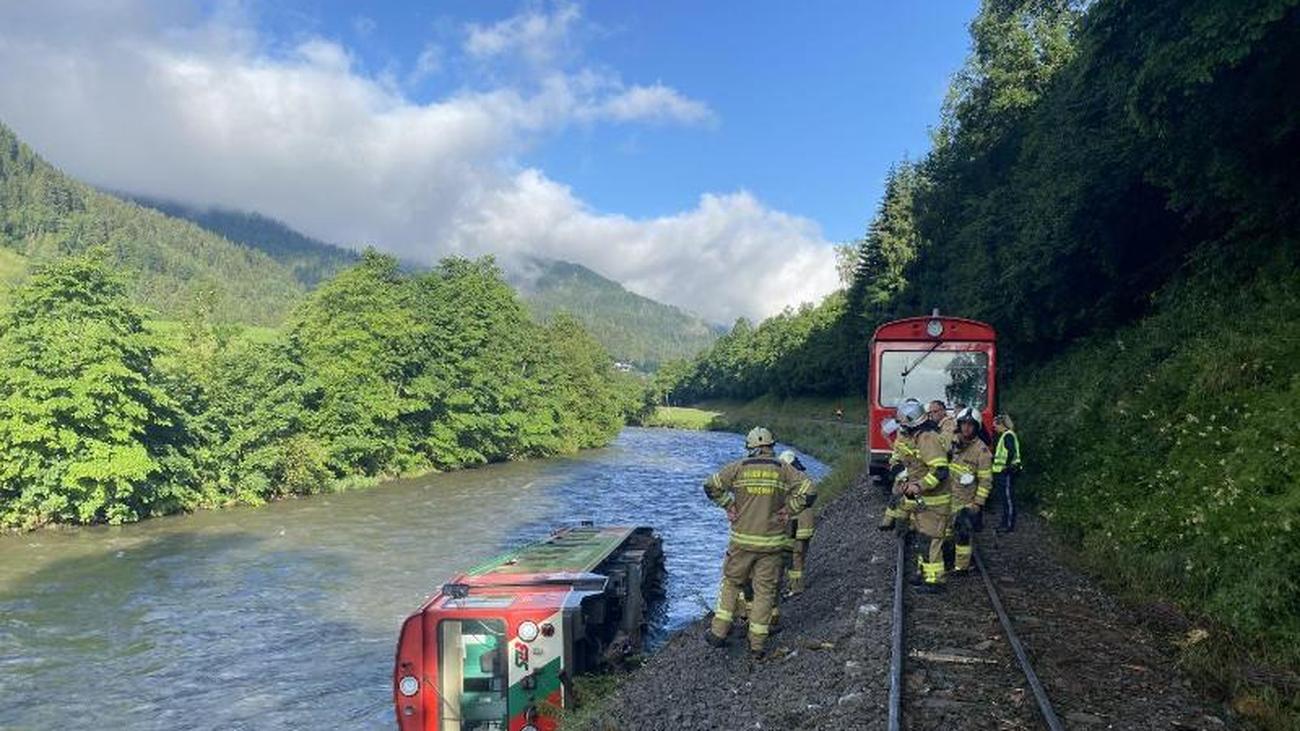 Unglück am Zeugnistag: 17 Schüler bei Zugunfall in Österreich verletzt ...