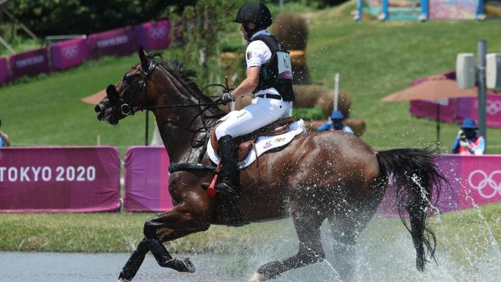 Olympia: Vielseitigkeit: Team nach Geländeritt nur auf Rang sechs ...