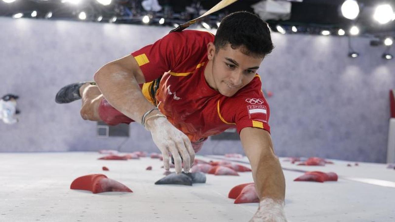 Olympische Spiele: Spanier Gines Lopez gewinnt Gold bei Kletter ...